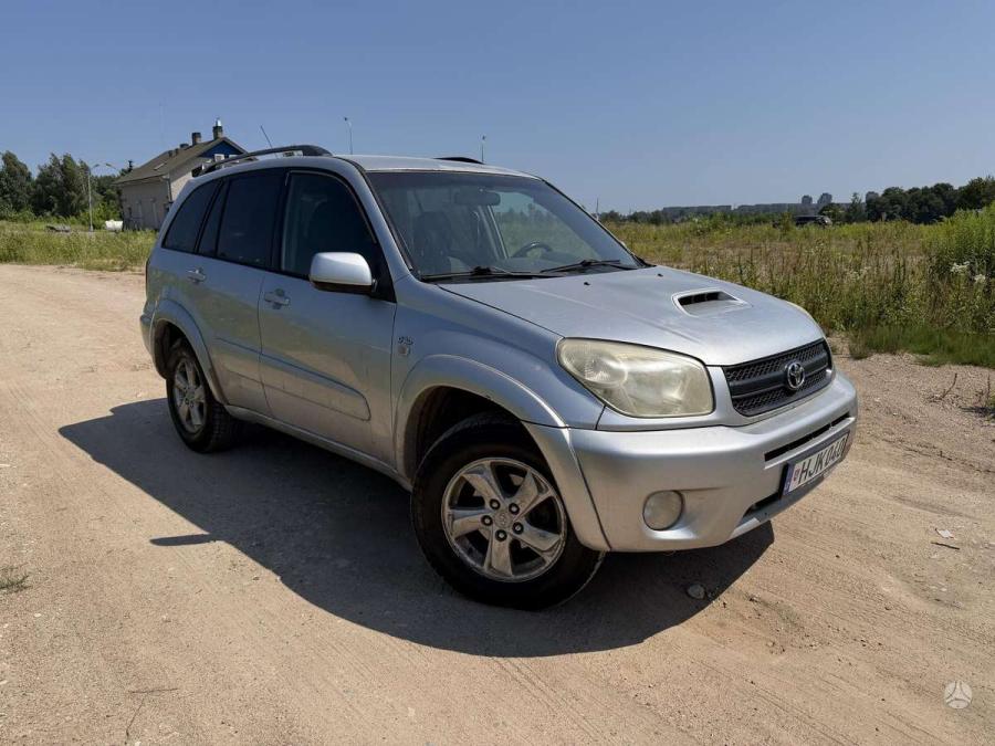 Grey Toyota RAV4 2004 in Vilnius, with an engine capacity of 2.00 L and mileage of 200 thousand km for 1999 €, photo 7 on AUTOMOTO.COM.LV