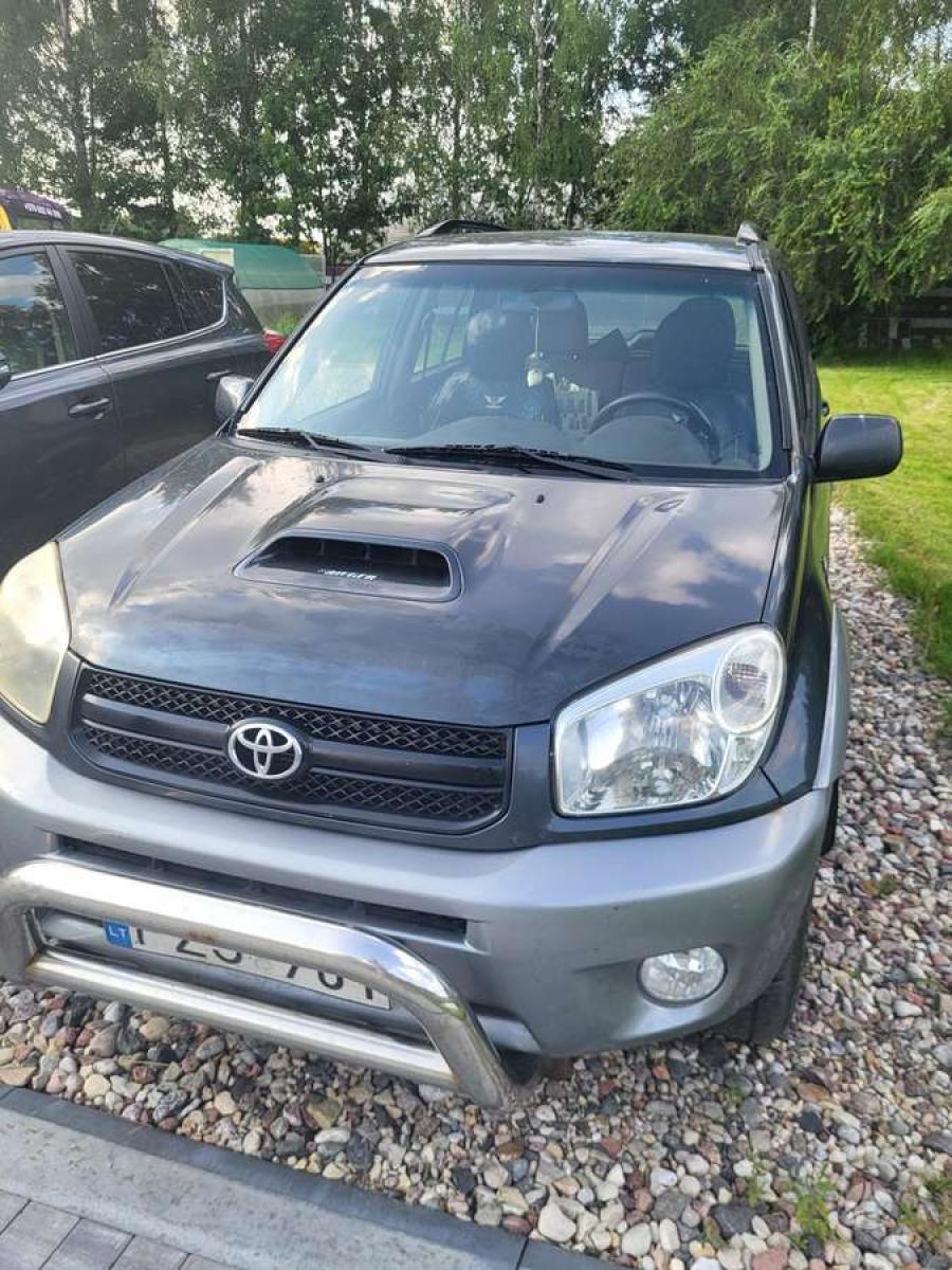 Grey Toyota RAV4 2004 in Vilnius, with an engine capacity of 2.00 L and mileage of 403 thousand km for 1700 €, photo 3 on AUTOMOTO.COM.LV