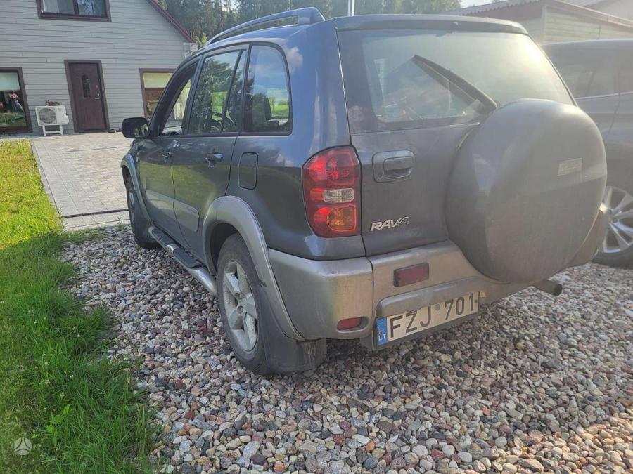 Grey Toyota RAV4 2004 in Vilnius, with an engine capacity of 2.00 L and mileage of 403 thousand km for 1700 €, photo 4 on AUTOMOTO.COM.LV