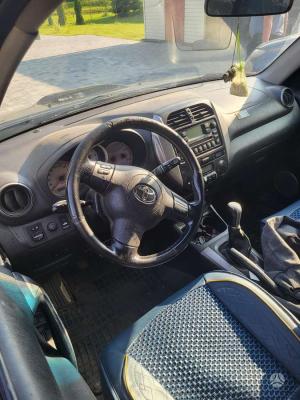 Grey Toyota RAV4 2004 in Vilnius, with an engine capacity of 2.00 L and mileage of 403 thousand km for 1700 €, photo 5 on AUTOMOTO.COM.LV