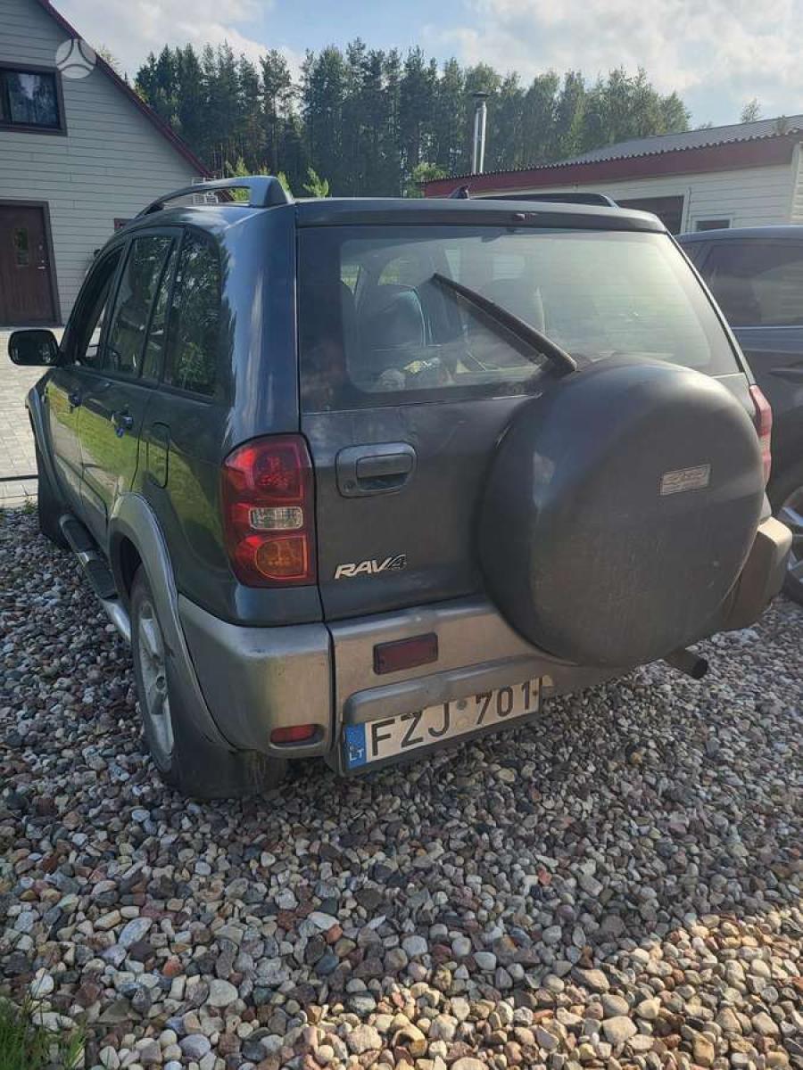 Grey Toyota RAV4 2004 in Vilnius, with an engine capacity of 2.00 L and mileage of 403 thousand km for 1700 €, photo 6 on AUTOMOTO.COM.LV
