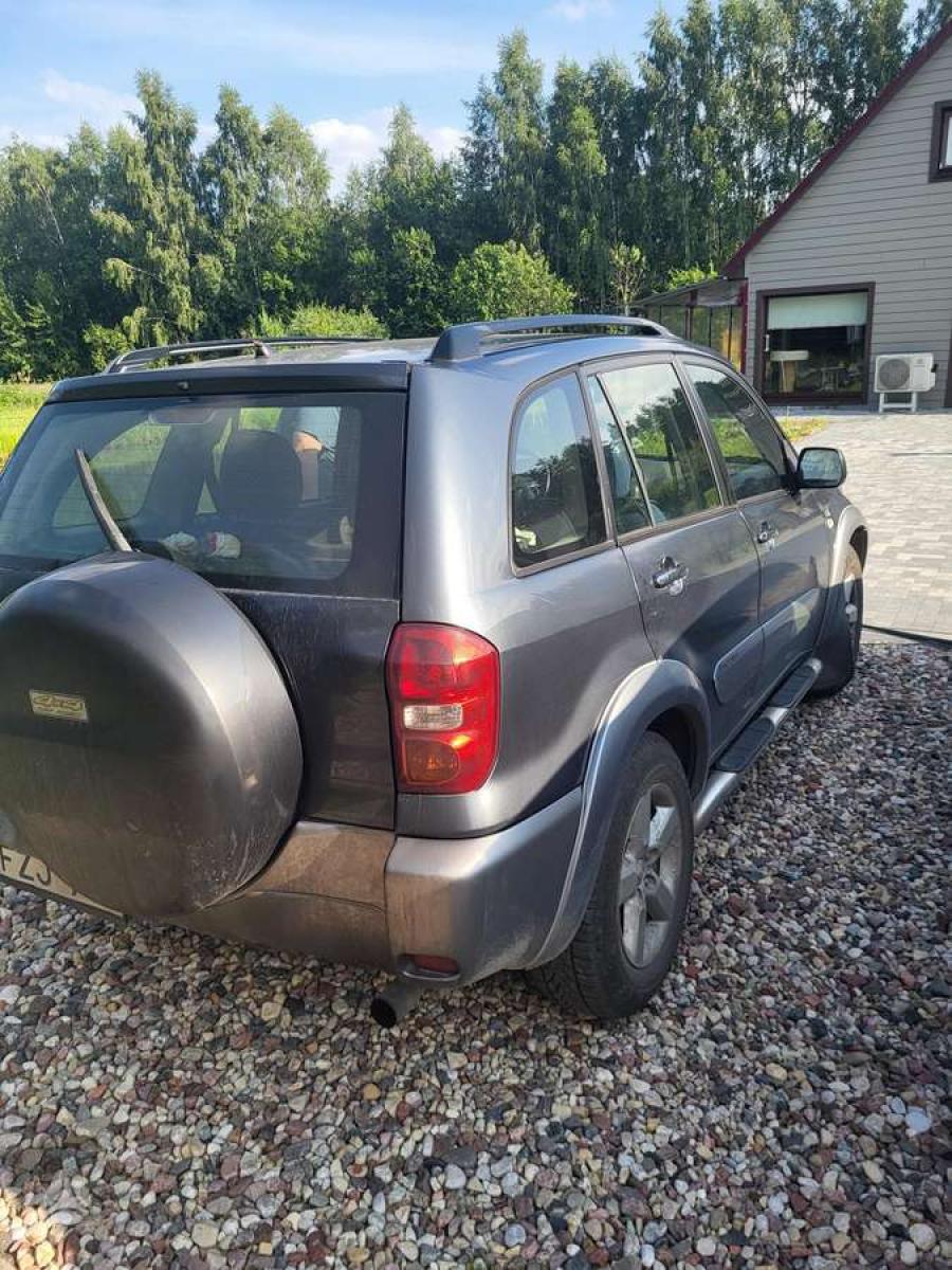 Grey Toyota RAV4 2004 in Vilnius, with an engine capacity of 2.00 L and mileage of 403 thousand km for 1700 €, photo 7 on AUTOMOTO.COM.LV