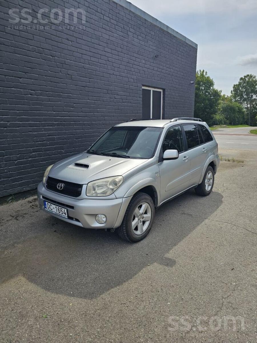 Pelēks Toyota RAV4 2004 Tukums, ar dzinēja tilpumu 2.00 L un nobraukumu 283 tūkst. km par 2250 €, foto 2 vietnē AUTOMOTO.COM.LV
