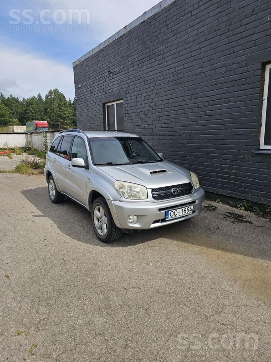 Pelēks Toyota RAV4 2004 Tukums, ar dzinēja tilpumu 2.00 L un nobraukumu 283 tūkst. km par 2250 €, foto 3 vietnē AUTOMOTO.COM.LV