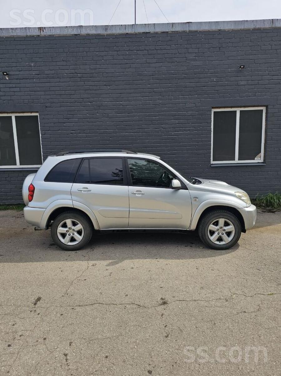 Pelēks Toyota RAV4 2004 Tukums, ar dzinēja tilpumu 2.00 L un nobraukumu 283 tūkst. km par 2250 €, foto 8 vietnē AUTOMOTO.COM.LV