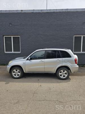 Pelēks Toyota RAV4 2004 Tukums, ar dzinēja tilpumu 2.00 L un nobraukumu 283 tūkst. km par 2250 €, foto 9 vietnē AUTOMOTO.COM.LV