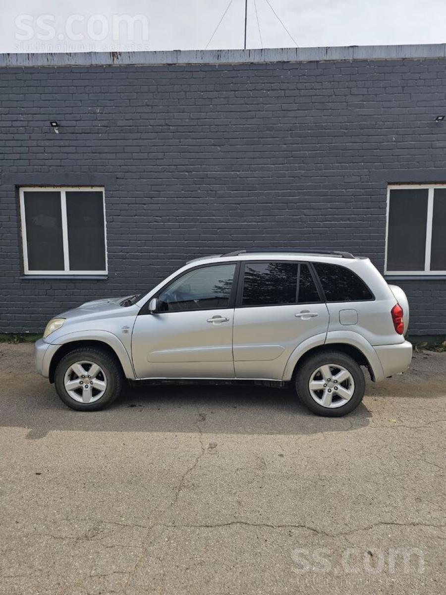 Pelēks Toyota RAV4 2004 Tukums, ar dzinēja tilpumu 2.00 L un nobraukumu 283 tūkst. km par 2250 €, foto 9 vietnē AUTOMOTO.COM.LV