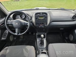 Pelēks Toyota RAV4 2004 Tukums, ar dzinēja tilpumu 2.00 L un nobraukumu 283 tūkst. km par 2250 €, foto 10 vietnē AUTOMOTO.COM.LV