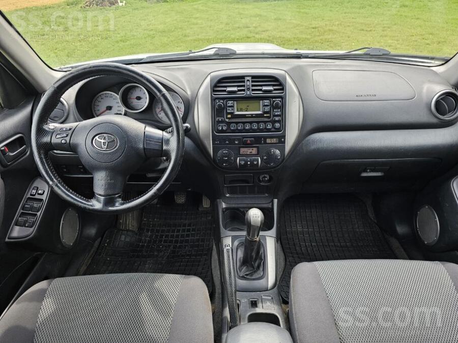 Pelēks Toyota RAV4 2004 Tukums, ar dzinēja tilpumu 2.00 L un nobraukumu 283 tūkst. km par 2250 €, foto 10 vietnē AUTOMOTO.COM.LV