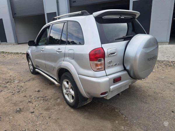 Grey Toyota RAV4 2004 in Vilnius, with an engine capacity of 2.00 L and mileage of 215 thousand km for 2200 €, photo 3 on AUTOMOTO.COM.LV