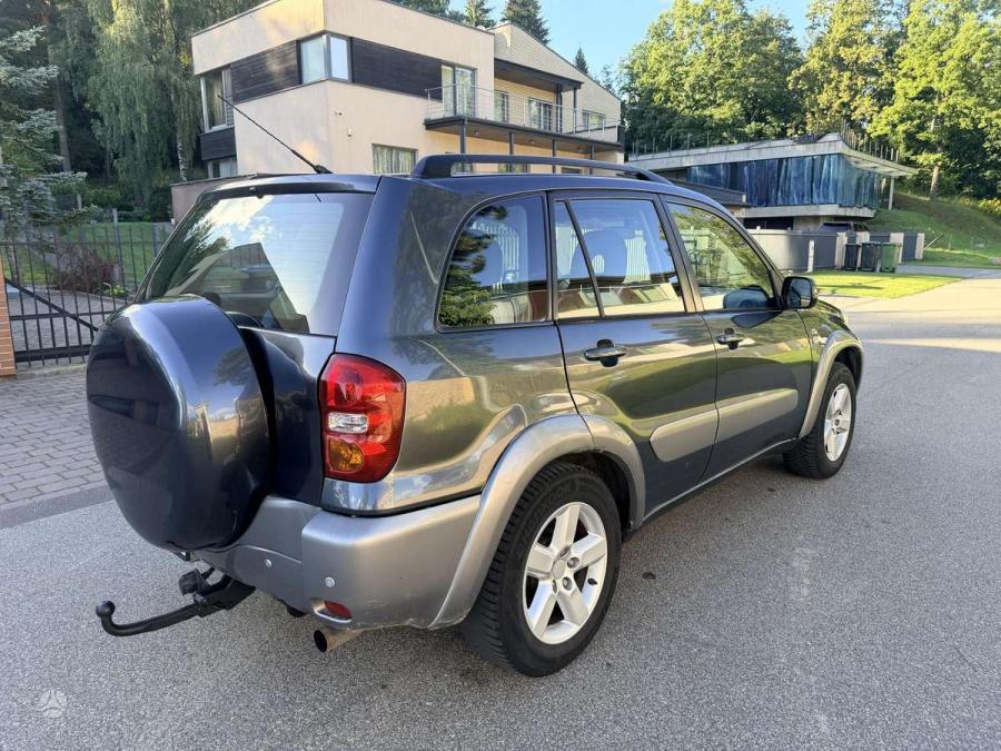 Pelēks Toyota RAV4 2004 Viļņa, ar dzinēja tilpumu 2.00 L un nobraukumu 280 tūkst. km par 2500 €, foto 5 vietnē AUTOMOTO.COM.LV
