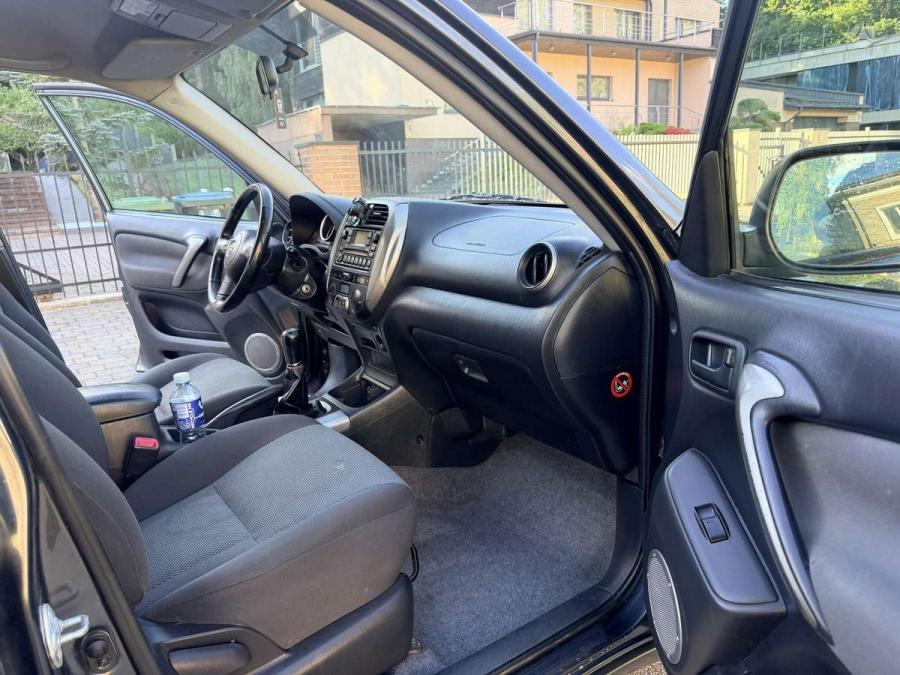 Pelēks Toyota RAV4 2004 Viļņa, ar dzinēja tilpumu 2.00 L un nobraukumu 280 tūkst. km par 2500 €, foto 10 vietnē AUTOMOTO.COM.LV