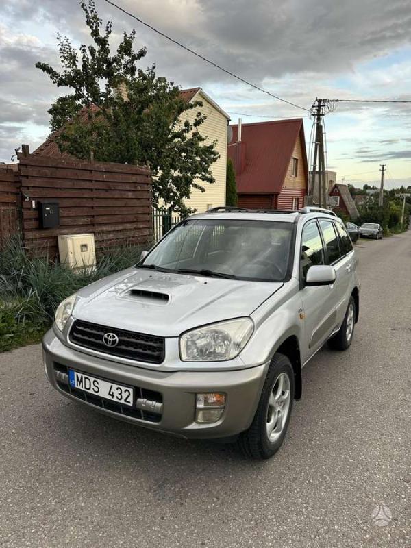 Toyota RAV4 2004 in Vilnius on AUTOMOTO.COM.LV Grey Toyota RAV4 2004 in Vilnius, with an engine capacity of 2.00 L and mileage of 253 thousand km for 1900 €, photo 1 on AUTOMOTO.COM.LV