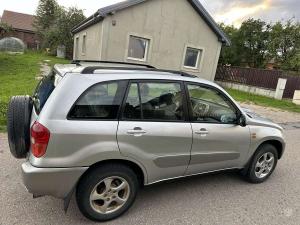 Pelēks Toyota RAV4 2004 Viļņa, ar dzinēja tilpumu 2.00 L un nobraukumu 253 tūkst. km par 1900 €, foto 5 vietnē AUTOMOTO.COM.LV