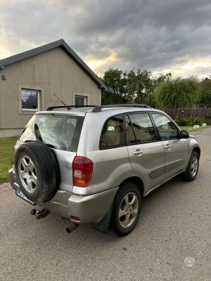 Pelēks Toyota RAV4 2004 Viļņa, ar dzinēja tilpumu 2.00 L un nobraukumu 253 tūkst. km par 1900 €, foto 6 vietnē AUTOMOTO.COM.LV