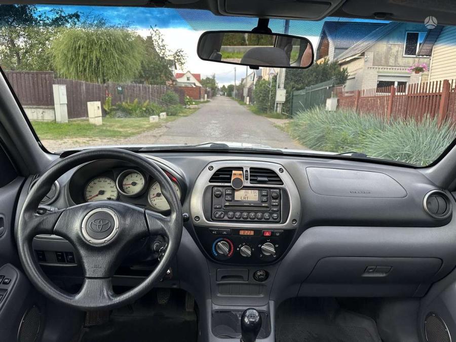 Pelēks Toyota RAV4 2004 Viļņa, ar dzinēja tilpumu 2.00 L un nobraukumu 253 tūkst. km par 1900 €, foto 16 vietnē AUTOMOTO.COM.LV