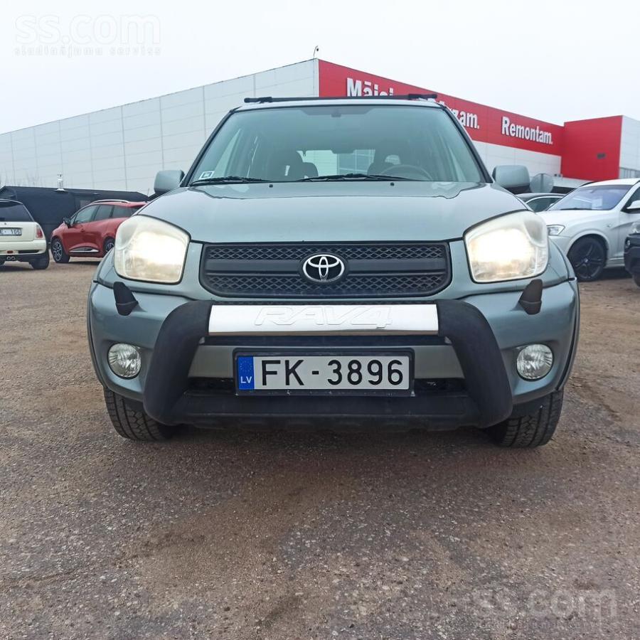 Pelēks Toyota RAV4 2005 Daugavpils, ar dzinēja tilpumu 2.00 L un nobraukumu 0 tūkst. km par 3450 €, foto 3 vietnē AUTOMOTO.COM.LV