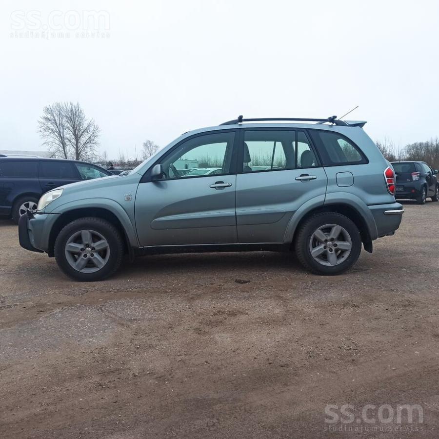 Pelēks Toyota RAV4 2005 Daugavpils, ar dzinēja tilpumu 2.00 L un nobraukumu 0 tūkst. km par 3450 €, foto 4 vietnē AUTOMOTO.COM.LV