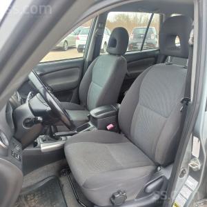 Pelēks Toyota RAV4 2005 Daugavpils, ar dzinēja tilpumu 2.00 L un nobraukumu 0 tūkst. km par 3450 €, foto 9 vietnē AUTOMOTO.COM.LV