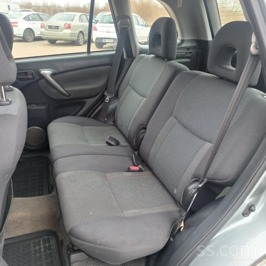 Pelēks Toyota RAV4 2005 Daugavpils, ar dzinēja tilpumu 2.00 L un nobraukumu 0 tūkst. km par 3450 €, foto 10 vietnē AUTOMOTO.COM.LV