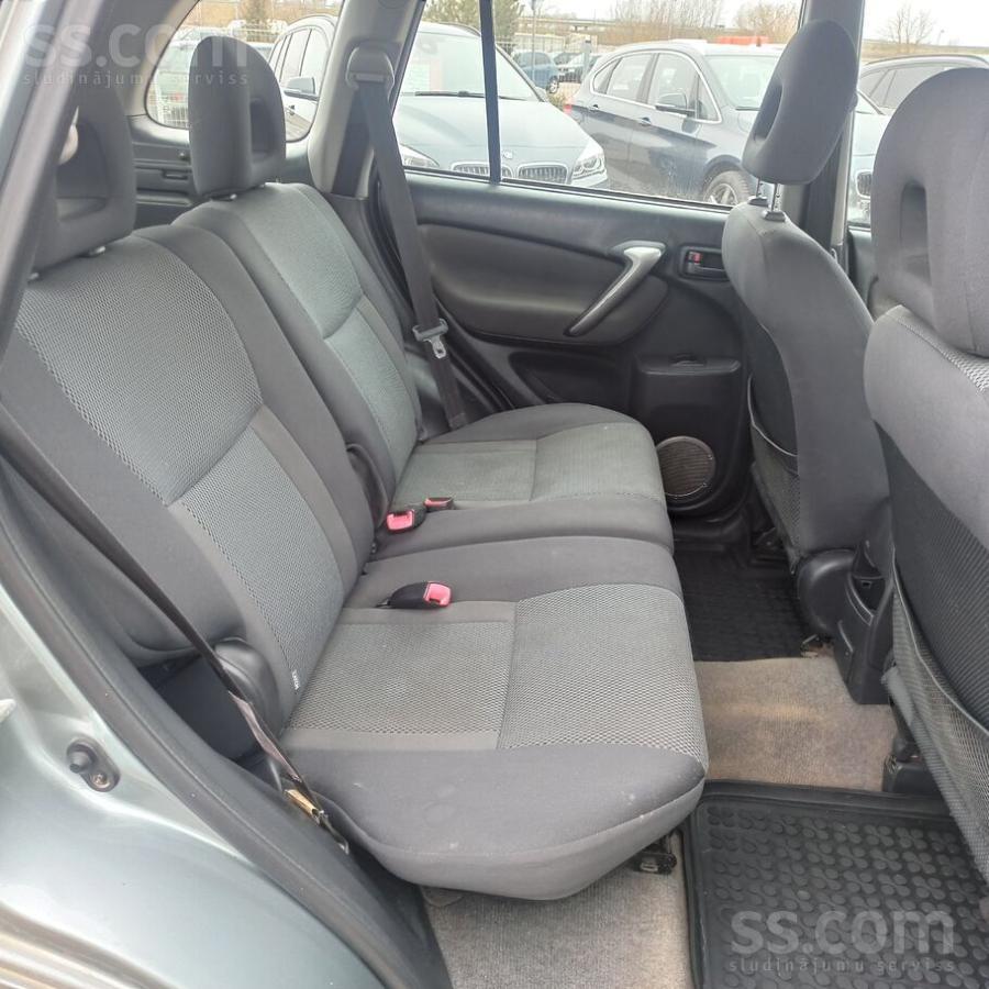 Pelēks Toyota RAV4 2005 Daugavpils, ar dzinēja tilpumu 2.00 L un nobraukumu 0 tūkst. km par 3450 €, foto 12 vietnē AUTOMOTO.COM.LV