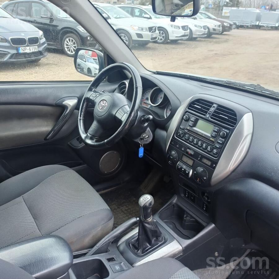 Pelēks Toyota RAV4 2005 Daugavpils, ar dzinēja tilpumu 2.00 L un nobraukumu 0 tūkst. km par 3450 €, foto 14 vietnē AUTOMOTO.COM.LV