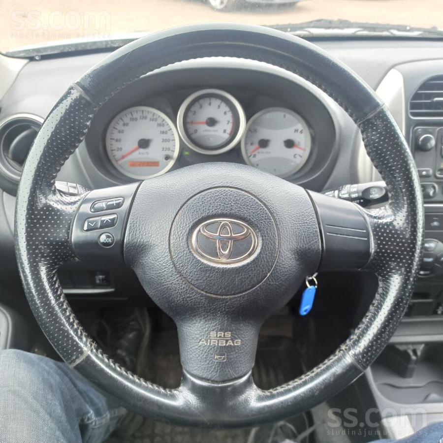 Pelēks Toyota RAV4 2005 Daugavpils, ar dzinēja tilpumu 2.00 L un nobraukumu 0 tūkst. km par 3450 €, foto 15 vietnē AUTOMOTO.COM.LV