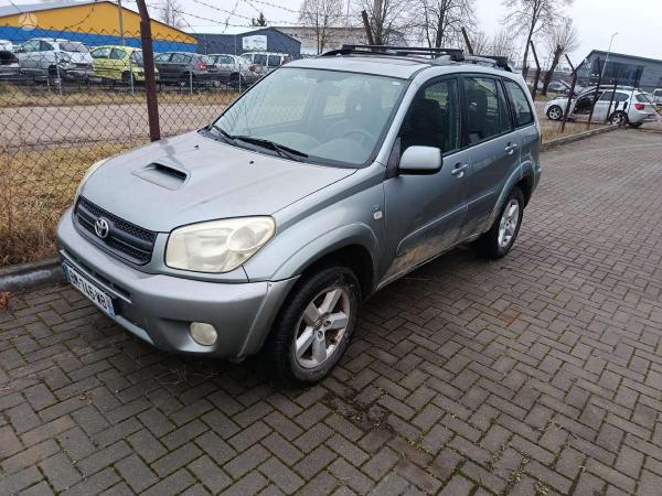 Pelēks Toyota RAV4 2005 Tauragė, ar dzinēja tilpumu 2.00 L un nobraukumu 200 tūkst. km par 1800 €, foto 1 vietnē AUTOMOTO.COM.LV