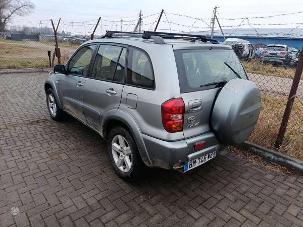 Pelēks Toyota RAV4 2005 Tauragė, ar dzinēja tilpumu 2.00 L un nobraukumu 200 tūkst. km par 1800 €, foto 4 vietnē AUTOMOTO.COM.LV
