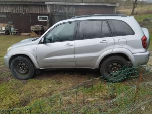 Grey Toyota RAV4 2005 in Kelme, with an engine capacity of 2.00 L and mileage of 274 thousand km for 1500 €, photo 3 on AUTOMOTO.COM.LV