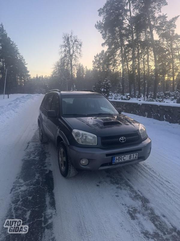 Grey Toyota RAV4 2005 in Druskininkai, with an engine capacity of 2.00 L and mileage of 335 thousand km for 2950 €, photo 1 on AUTOMOTO.COM.LV