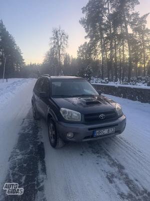 Grey Toyota RAV4 2005 in Druskininkai, with an engine capacity of 2.00 L and mileage of 335 thousand km for 2950 €, photo  on AUTOMOTO.COM.LV