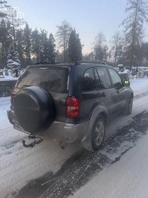 Grey Toyota RAV4 2005 in Druskininkai, with an engine capacity of 2.00 L and mileage of 335 thousand km for 2950 €, photo 4 on AUTOMOTO.COM.LV