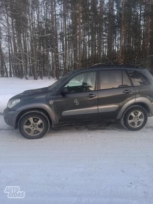 Grey Toyota RAV4 2005 in Druskininkai, with an engine capacity of 2.00 L and mileage of 335 thousand km for 2950 €, photo 5 on AUTOMOTO.COM.LV