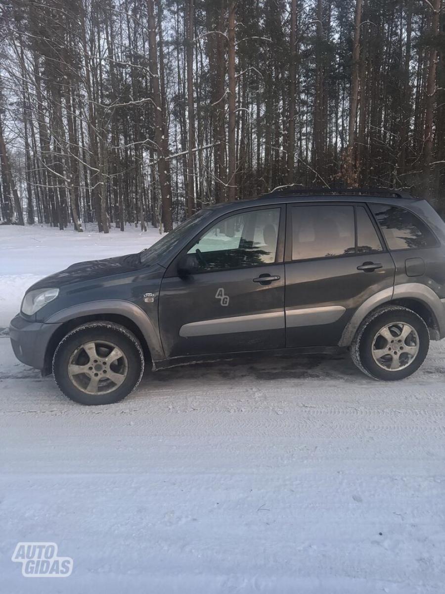 Grey Toyota RAV4 2005 in Druskininkai, with an engine capacity of 2.00 L and mileage of 335 thousand km for 2950 €, photo 5 on AUTOMOTO.COM.LV