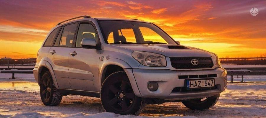 Grey Toyota RAV4 2005 in Vilnius, with an engine capacity of 2.00 L and mileage of 320 thousand km for 3750 €, photo 1 on AUTOMOTO.COM.LV
