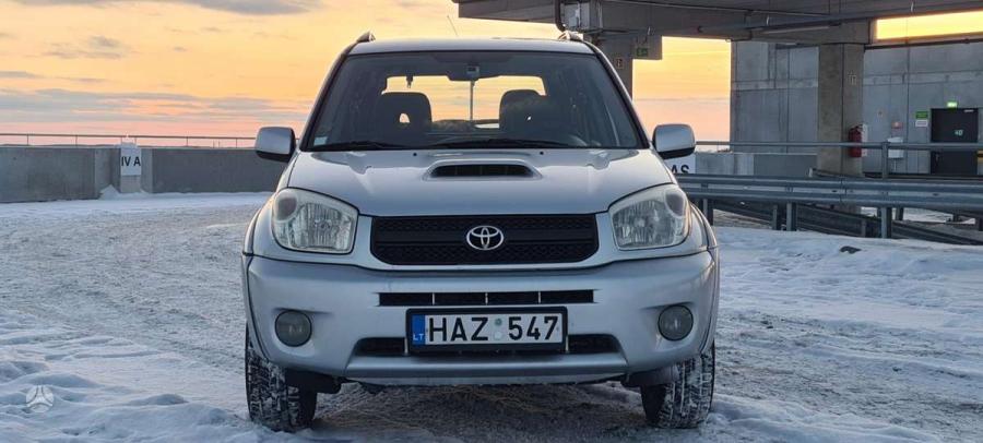 Grey Toyota RAV4 2005 in Vilnius, with an engine capacity of 2.00 L and mileage of 320 thousand km for 3750 €, photo 5 on AUTOMOTO.COM.LV