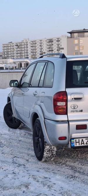 Grey Toyota RAV4 2005 in Vilnius, with an engine capacity of 2.00 L and mileage of 320 thousand km for 3750 €, photo 8 on AUTOMOTO.COM.LV