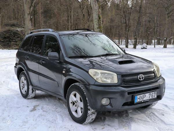 Pelēks Toyota RAV4 2005 Viļņa, ar dzinēja tilpumu 2.00 L un nobraukumu 339 tūkst. km par 1950 €, foto 1 vietnē AUTOMOTO.COM.LV