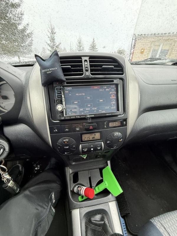 Pelēks Toyota RAV4 2005 Utena, ar dzinēja tilpumu 2.00 L un nobraukumu 237 tūkst. km par 2650 €, foto 3 vietnē AUTOMOTO.COM.LV