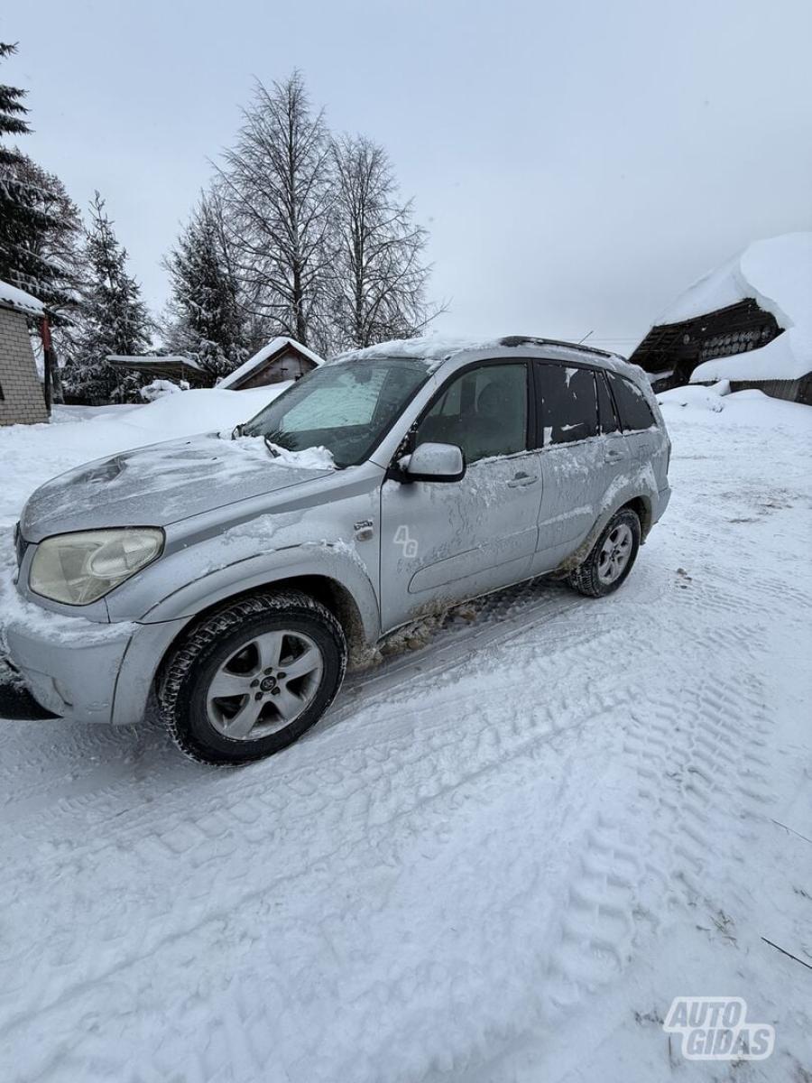 Grey Toyota RAV4 2005 in Utena, with an engine capacity of 2.00 L and mileage of 237 thousand km for 2650 €, photo 4 on AUTOMOTO.COM.LV