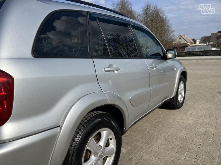 Pelēks Toyota RAV4 2005 Kaišiadorys, ar dzinēja tilpumu 2.00 L un nobraukumu 330 tūkst. km par 2200 €, foto 12 vietnē AUTOMOTO.COM.LV
