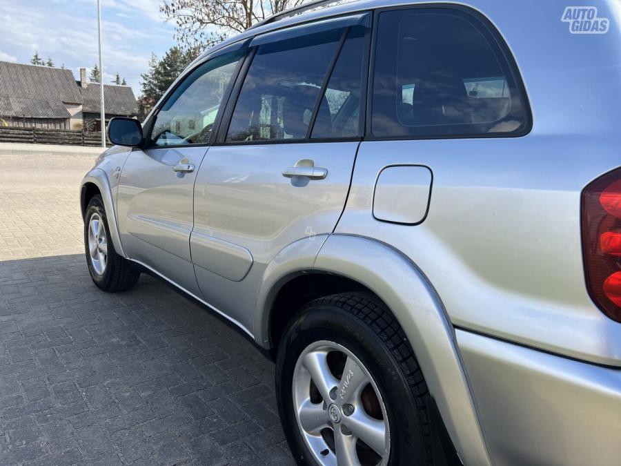 Pelēks Toyota RAV4 2005 Kaišiadorys, ar dzinēja tilpumu 2.00 L un nobraukumu 330 tūkst. km par 2200 €, foto 13 vietnē AUTOMOTO.COM.LV