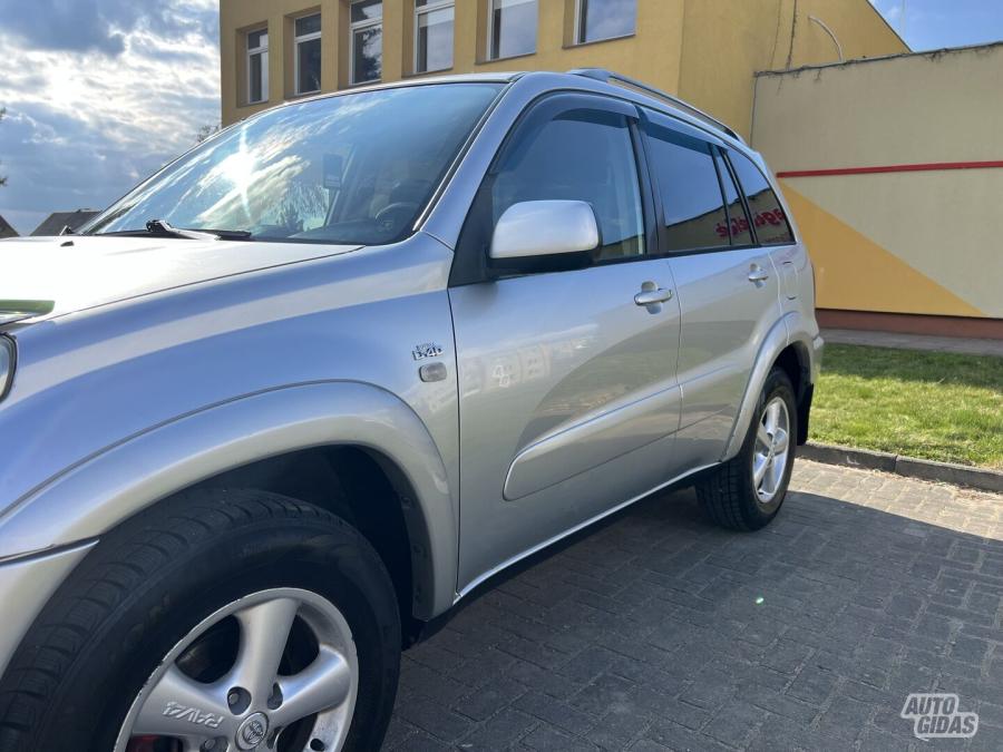 Pelēks Toyota RAV4 2005 Kaišiadorys, ar dzinēja tilpumu 2.00 L un nobraukumu 330 tūkst. km par 2200 €, foto 14 vietnē AUTOMOTO.COM.LV