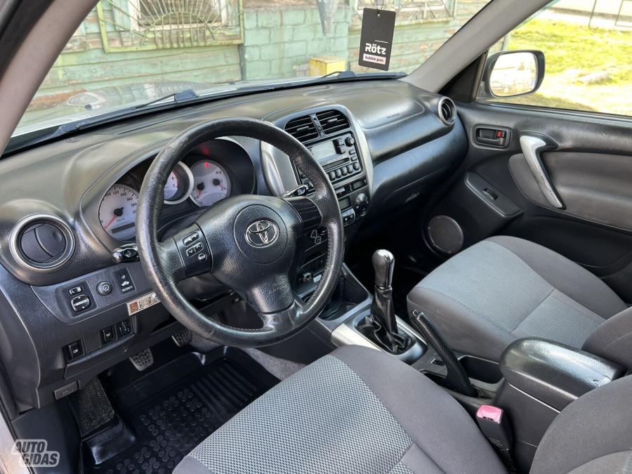 Pelēks Toyota RAV4 2005 Kaišiadorys, ar dzinēja tilpumu 2.00 L un nobraukumu 330 tūkst. km par 2200 €, foto 17 vietnē AUTOMOTO.COM.LV