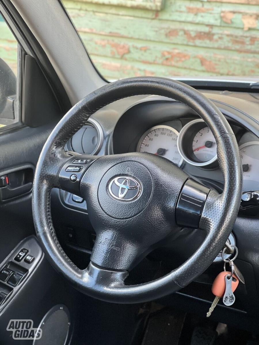Pelēks Toyota RAV4 2005 Kaišiadorys, ar dzinēja tilpumu 2.00 L un nobraukumu 330 tūkst. km par 2200 €, foto 24 vietnē AUTOMOTO.COM.LV