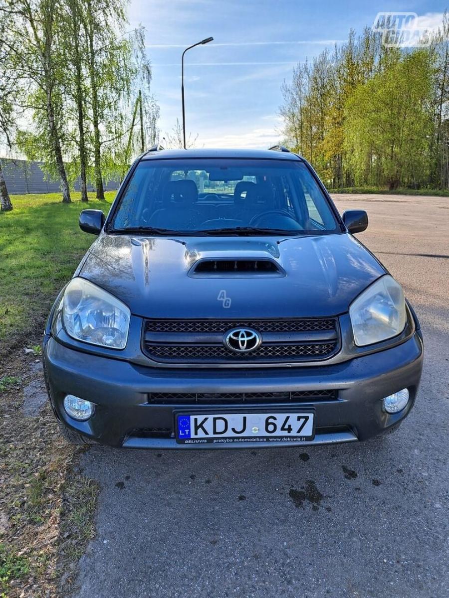 Pelēks Toyota RAV4 2005 Kauņa, ar dzinēja tilpumu 2.00 L un nobraukumu 237 tūkst. km par 3200 €, foto 1 vietnē AUTOMOTO.COM.LV