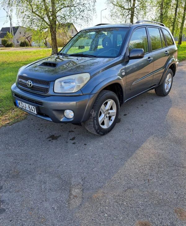 Pelēks Toyota RAV4 2005 Kauņa, ar dzinēja tilpumu 2.00 L un nobraukumu 237 tūkst. km par 3200 €, foto 3 vietnē AUTOMOTO.COM.LV