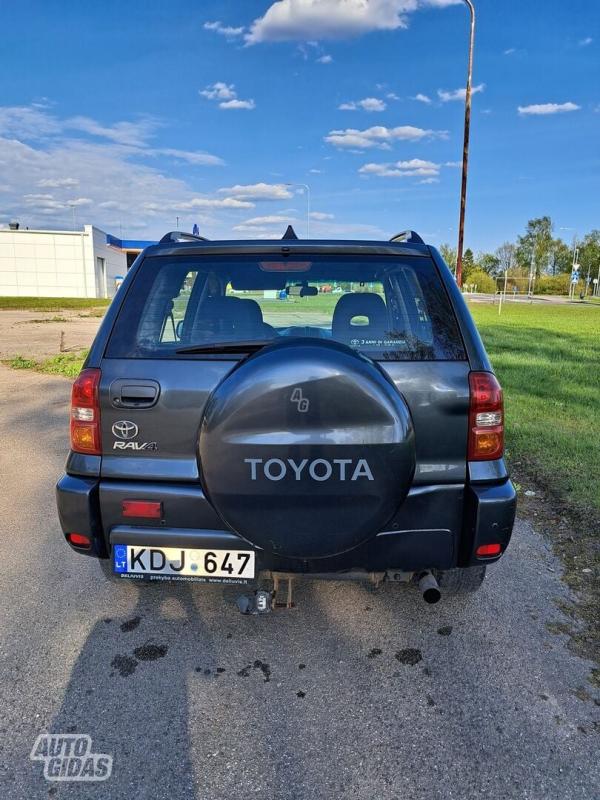 Pelēks Toyota RAV4 2005 Kauņa, ar dzinēja tilpumu 2.00 L un nobraukumu 237 tūkst. km par 3200 €, foto 5 vietnē AUTOMOTO.COM.LV