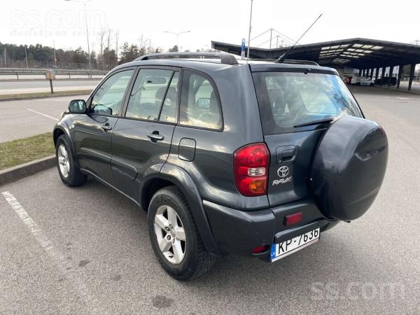 Pelēks Toyota RAV4 2005 Rīga, ar dzinēja tilpumu 2.00 L un nobraukumu 337 tūkst. km par 2900 €, foto 1 vietnē AUTOMOTO.COM.LV